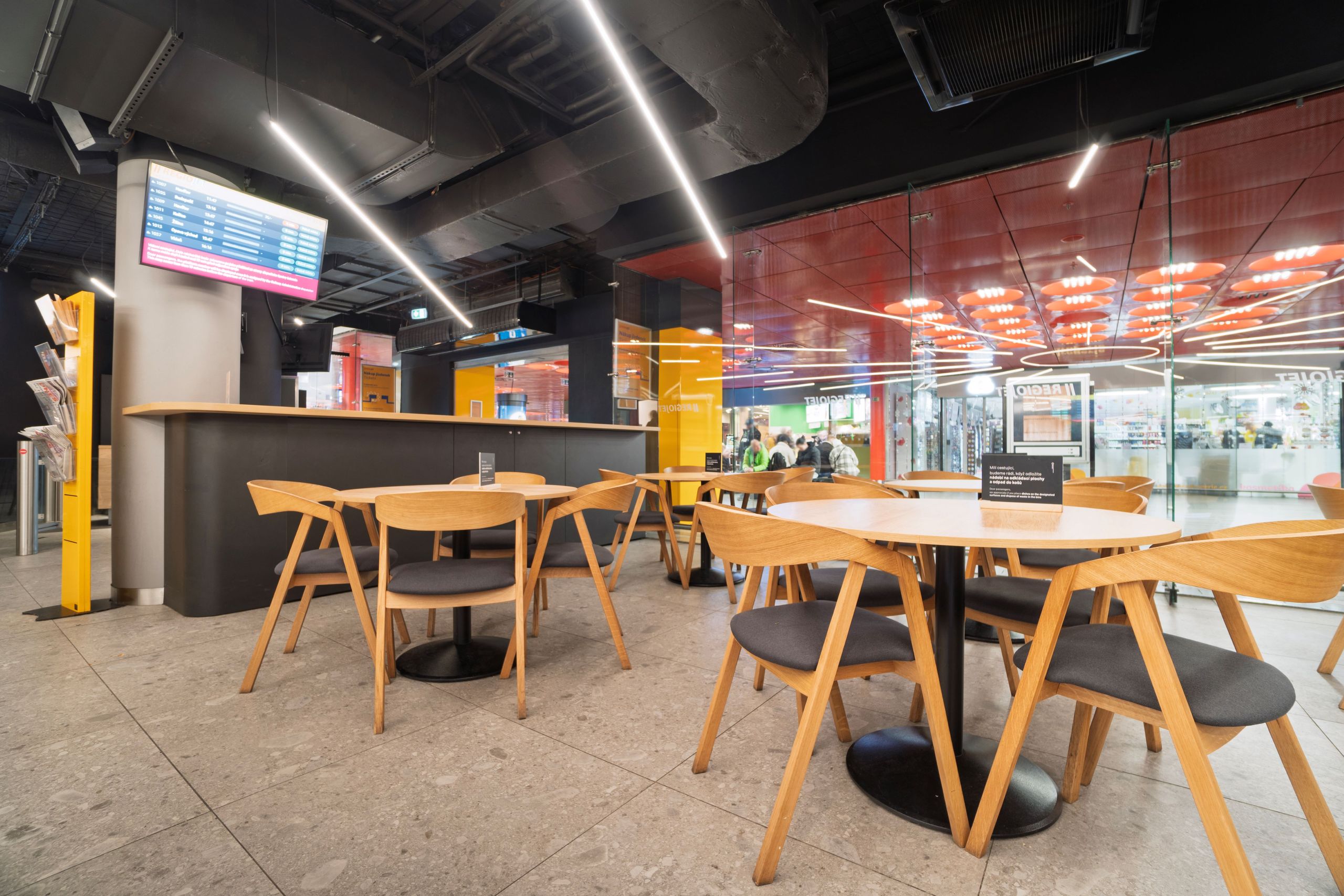 Váróterem a prágai főpályaudvaron